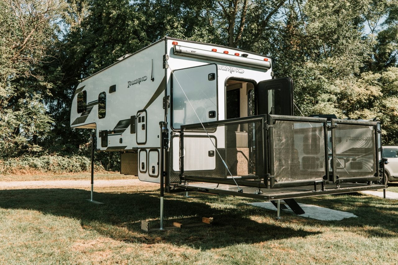 What Makes the Palomino Backpack Truck Camper 2912 Stand Out ...